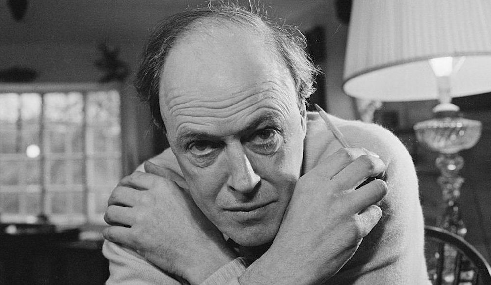 La polémica por reescribir los libros de Roald Dahl para quitarle ...