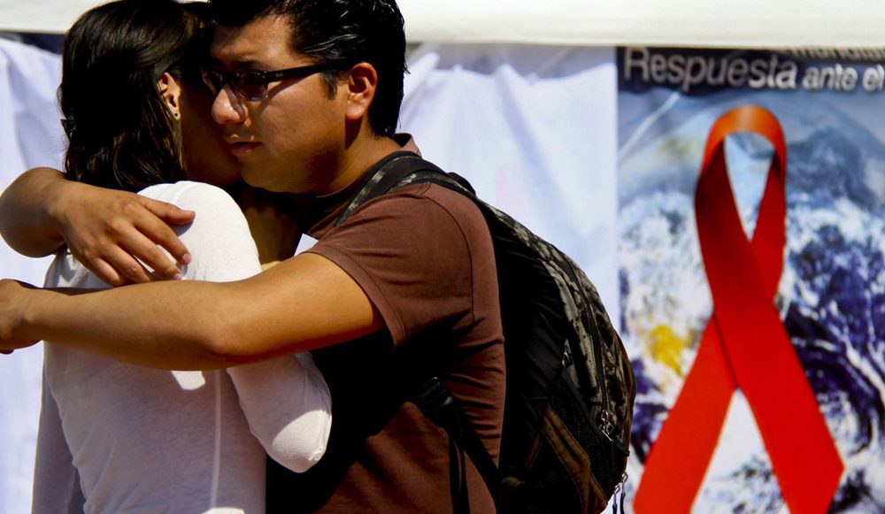 Mitos y realidades: ¿Qué es el VIH/SIDA, cómo se transmite y cómo ...